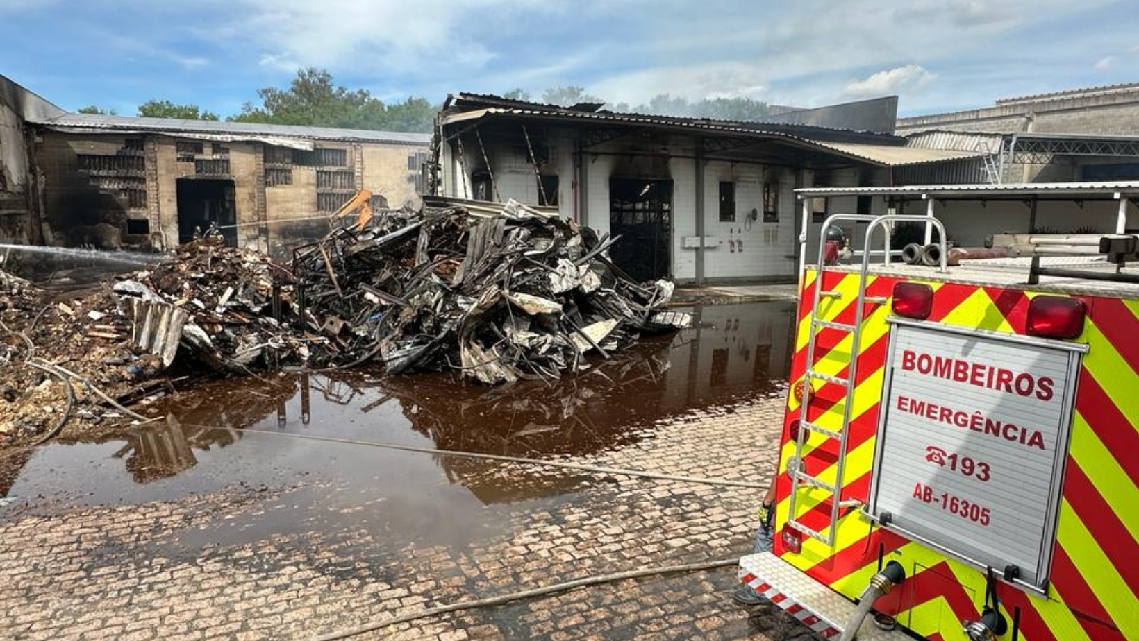 Incêndio destrói barracão de fábrica de suplemento alimentar - Todo Dia