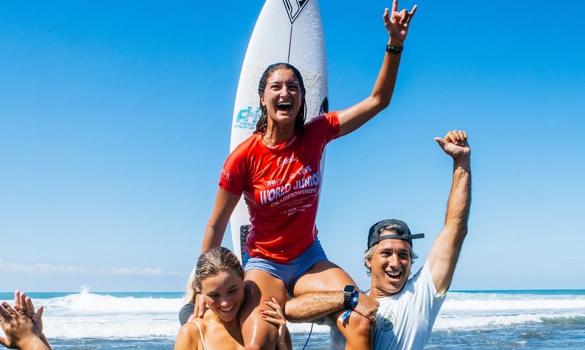 Luana Silva bate japonesa e fatura título do Mundial Júnior de Surfe - Todo Dia