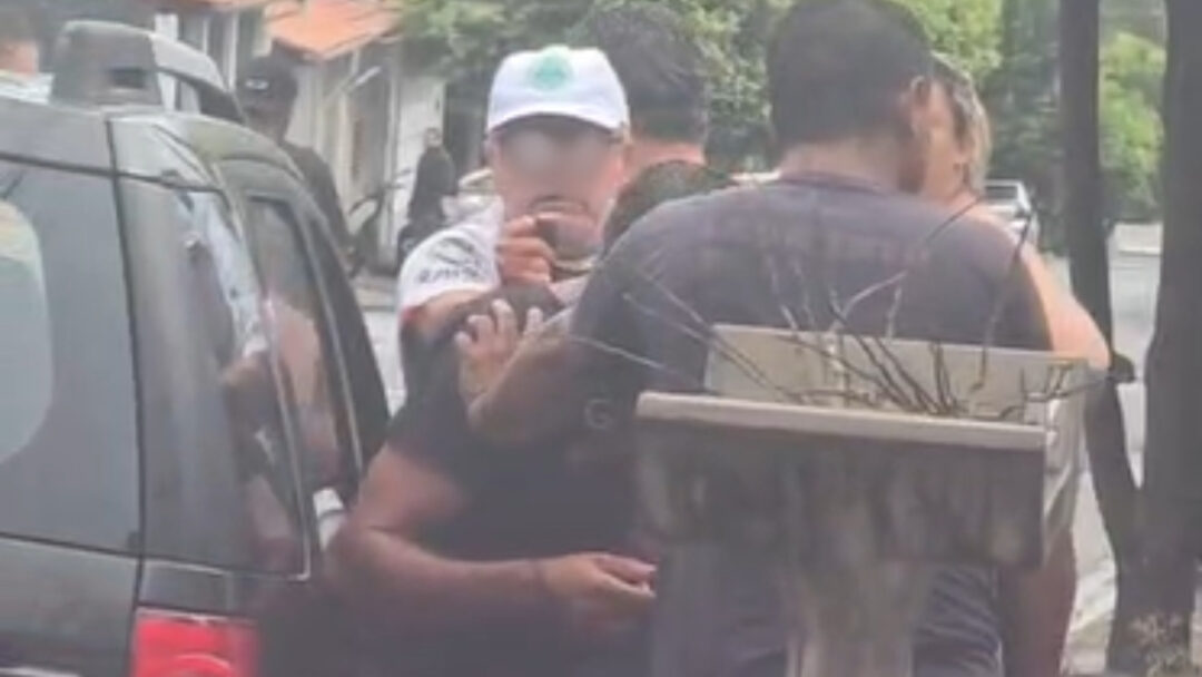 Homem invade casa da ex-companheira, entra em luta corporal com o atual ...